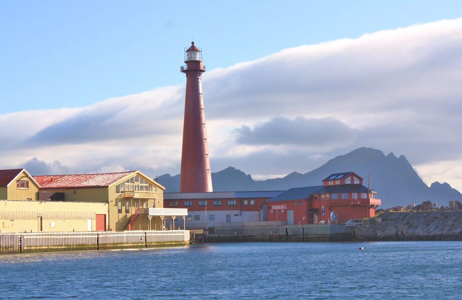 Andenes Fyr, Hvalsafari senter og Nordlys museumet - Andenes, Lofoten ...