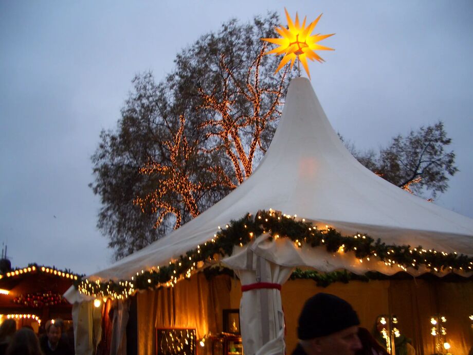 Julemarked på Rådhusplassen i Oslo - Oslo, Norge - Rave - Reiseguiden